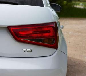 White Audi A1 2013 in Kretinga, with an engine capacity of 1.60 L and mileage of 275 thousand km for 6499 €, photo 15 on AUTOMOTO.COM.LV