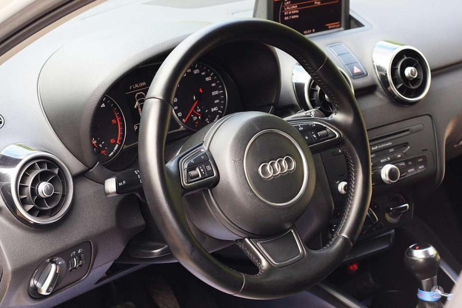 White Audi A1 2013 in Kretinga, with an engine capacity of 1.60 L and mileage of 275 thousand km for 6499 €, photo 21 on AUTOMOTO.COM.LV