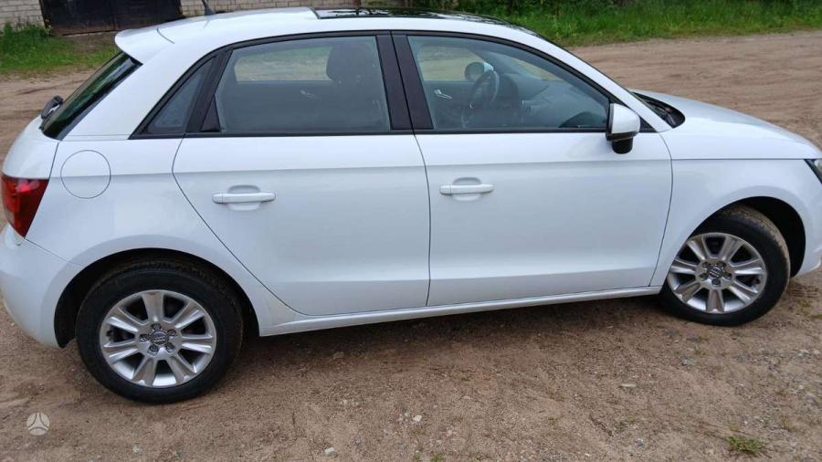 White Audi A1 2013 in Vilnius, with an engine capacity of 1.60 L and mileage of 262 thousand km for 4750 €, photo 7 on AUTOMOTO.COM.LV