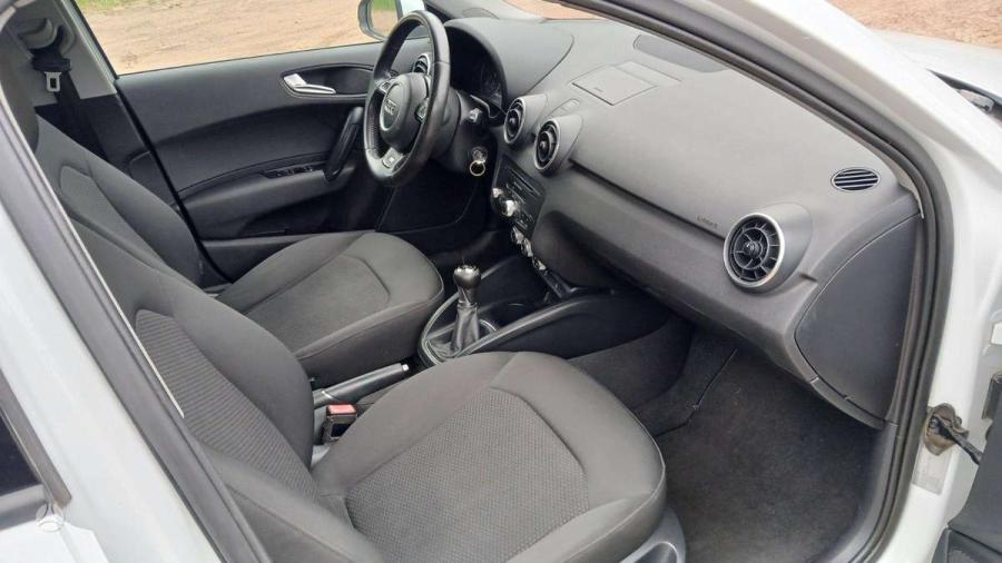 White Audi A1 2013 in Vilnius, with an engine capacity of 1.60 L and mileage of 262 thousand km for 4750 €, photo 15 on AUTOMOTO.COM.LV
