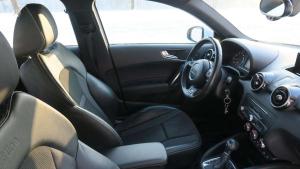 Balts Audi A1 2015 Viļņa, ar dzinēja tilpumu 1.40 L un nobraukumu 85 tūkst. km par 8200 €, foto 23 vietnē AUTOMOTO.COM.LV