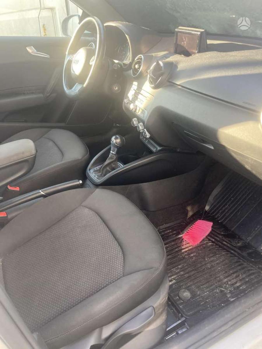 White Audi A1 2017 in Kaunas, with an engine capacity of 1.00 L and mileage of 123 thousand km for 1900 €, photo 4 on AUTOMOTO.COM.LV