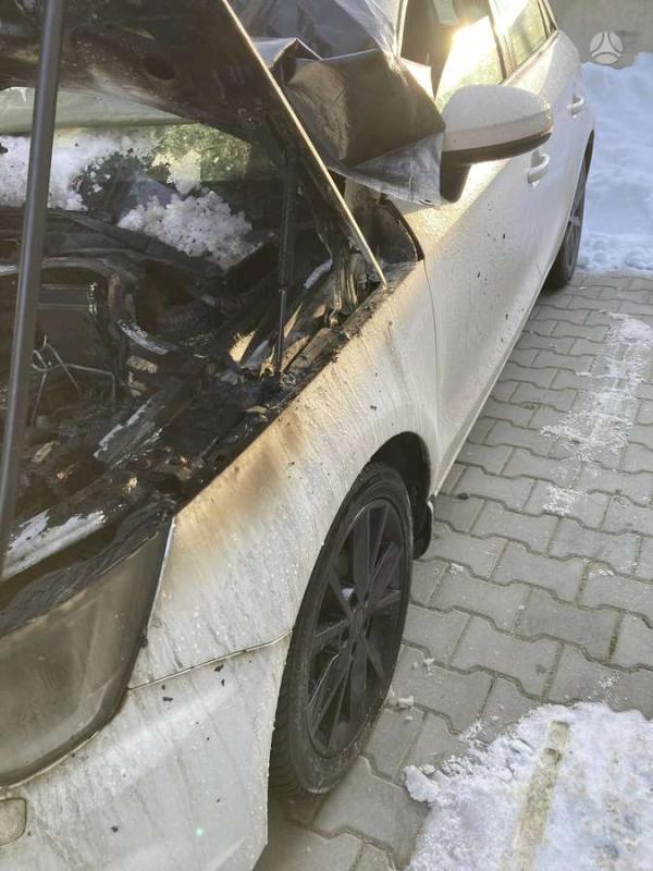 White Audi A1 2017 in Kaunas, with an engine capacity of 1.00 L and mileage of 123 thousand km for 1900 €, photo 8 on AUTOMOTO.COM.LV