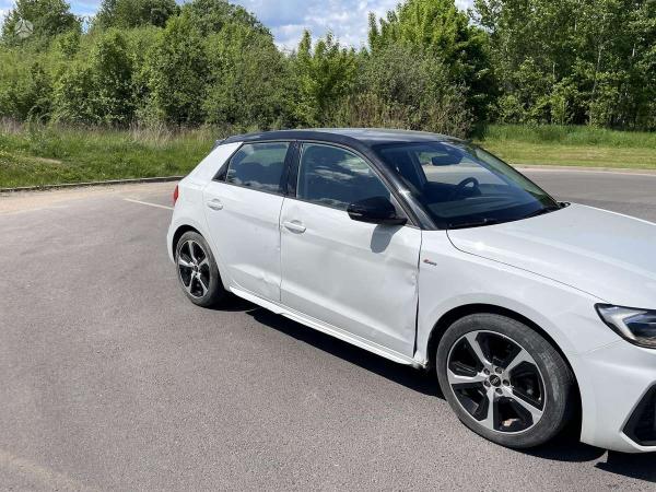 White Audi A1 2021 in Vilnius, with an engine capacity of 1.00 L and mileage of 39 thousand km for 6800 €, photo 6 on AUTOMOTO.COM.LV