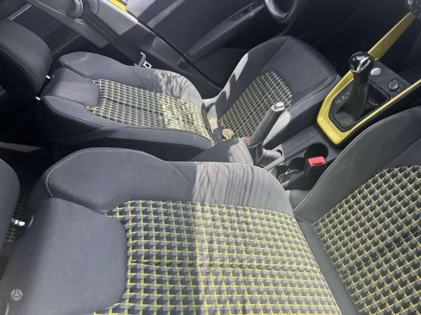 Yellow Audi A1 2018 in Taurage, with an engine capacity of 1.00 L and mileage of 104 thousand km for 6900 €, photo 6 on AUTOMOTO.COM.LV