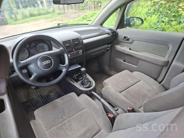 Melns Audi A2 2001 Daugavpils, ar dzinēja tilpumu 1.40 L un nobraukumu 433 tūkst. km par 1000 €, foto 5 vietnē AUTOMOTO.COM.LV