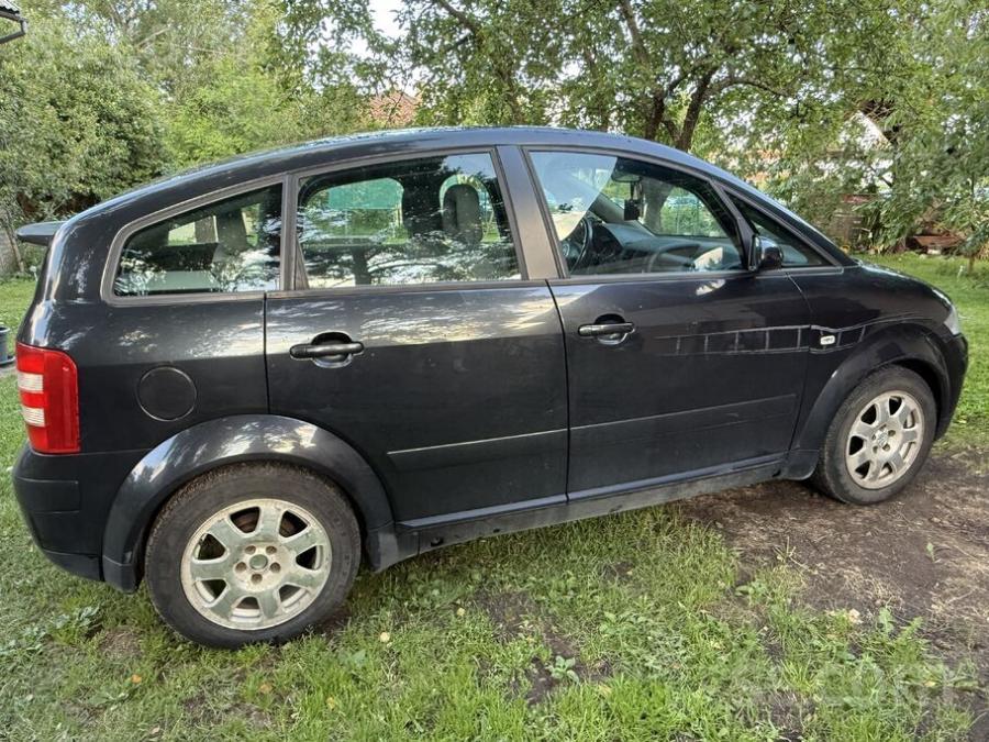 Melns Audi A2 2001 Rīga, ar dzinēja tilpumu 1.40 L un nobraukumu 270 tūkst. km par 1800 €, foto 4 vietnē AUTOMOTO.COM.LV