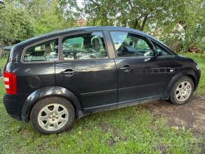 Black Audi A2 2001 in Riga, with an engine capacity of 1.40 L and mileage of 270 thousand km for 1500 €, photo 7 on AUTOMOTO.COM.LV