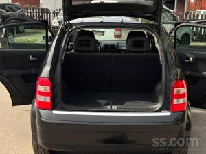 Melns Audi A2 2003 Rīga, ar dzinēja tilpumu 1.60 L un nobraukumu 227 tūkst. km par 3750 €, foto 5 vietnē AUTOMOTO.COM.LV