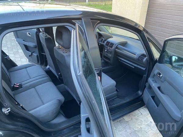Black Audi A2 2003 in Riga, with an engine capacity of 1.40 L and mileage of 250 thousand km for 2850 €, photo 7 on AUTOMOTO.COM.LV