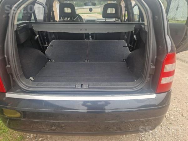 Black Audi A2 2004 in Valmiera, with an engine capacity of 1.40 L and mileage of 306 thousand km for 1800 €, photo 5 on AUTOMOTO.COM.LV