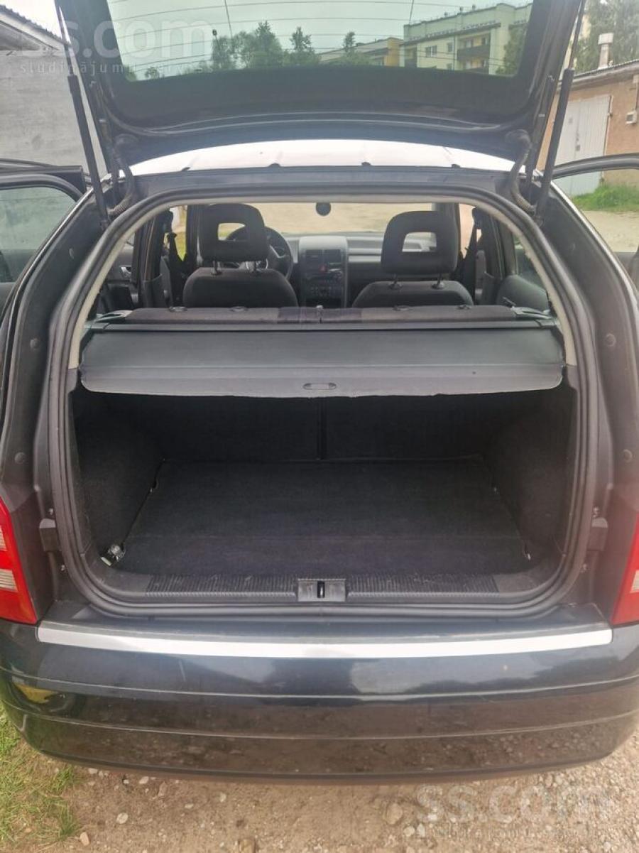 Black Audi A2 2004 in Valmiera, with an engine capacity of 1.40 L and mileage of 306 thousand km for 1800 €, photo 7 on AUTOMOTO.COM.LV