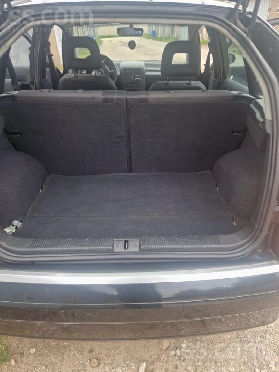 Black Audi A2 2004 in Valmiera, with an engine capacity of 1.40 L and mileage of 306 thousand km for 1800 €, photo 9 on AUTOMOTO.COM.LV