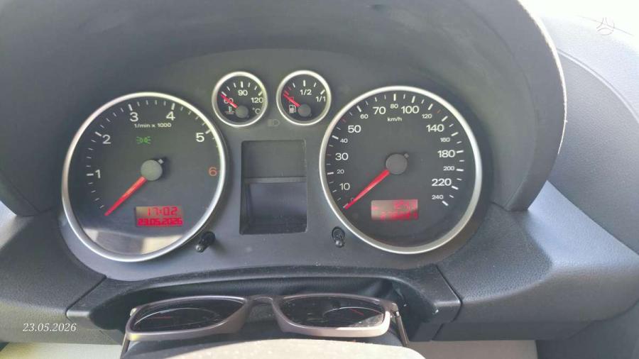 Zils Audi A2 2002 Kauņa, ar dzinēja tilpumu 1.39 L un nobraukumu 275 tūkst. km par 1600 €, foto 9 vietnē AUTOMOTO.COM.LV