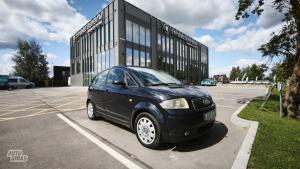Zils Audi A2 2002 Viļņa, ar dzinēja tilpumu 1.40 L un nobraukumu 313 tūkst. km par 700 €, foto  vietnē AUTOMOTO.COM.LV