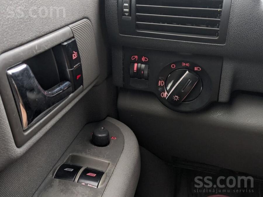 Zils Audi A2 2003 Rīga, ar dzinēja tilpumu 1.20 L un nobraukumu 266 tūkst. km par 2400 €, foto 11 vietnē AUTOMOTO.COM.LV