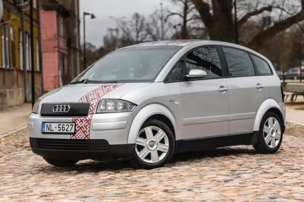 Pelēks Audi A2 2000 Jelgava, ar dzinēja tilpumu 1.40 L un nobraukumu 299 tūkst. km par 2200 €, foto 1 vietnē AUTOMOTO.COM.LV