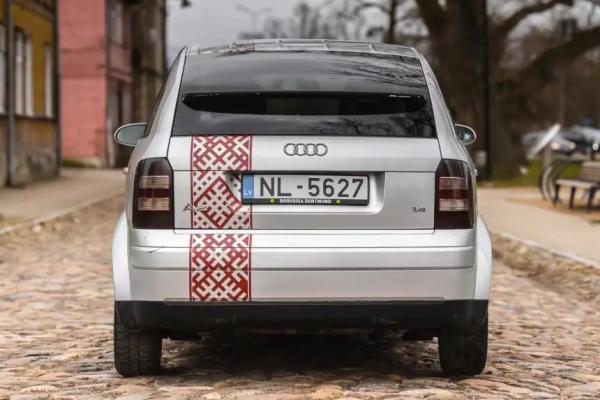 Pelēks Audi A2 2000 Jelgava, ar dzinēja tilpumu 1.40 L un nobraukumu 299 tūkst. km par 2200 €, foto 4 vietnē AUTOMOTO.COM.LV