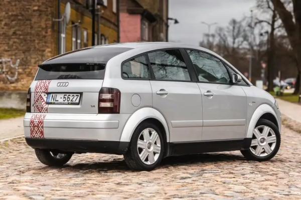 Pelēks Audi A2 2000 Jelgava, ar dzinēja tilpumu 1.40 L un nobraukumu 299 tūkst. km par 2200 €, foto 5 vietnē AUTOMOTO.COM.LV