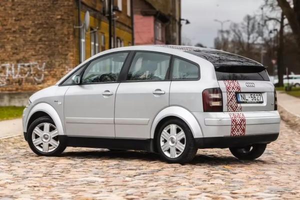 Pelēks Audi A2 2000 Jelgava, ar dzinēja tilpumu 1.40 L un nobraukumu 299 tūkst. km par 2200 €, foto 6 vietnē AUTOMOTO.COM.LV