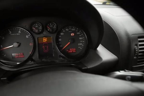 Pelēks Audi A2 2000 Jelgava, ar dzinēja tilpumu 1.40 L un nobraukumu 299 tūkst. km par 2200 €, foto 9 vietnē AUTOMOTO.COM.LV