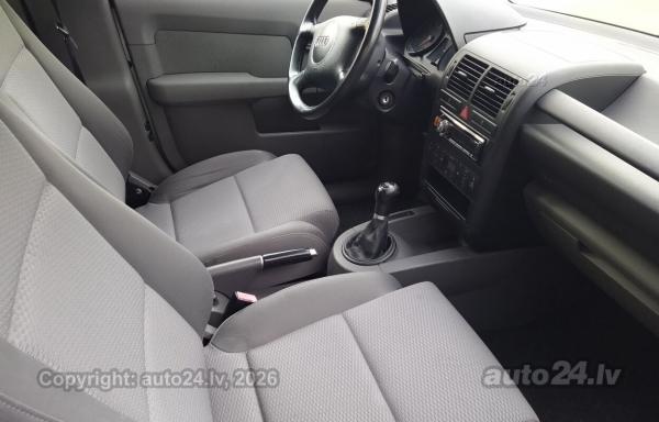 Pelēks Audi A2 2000 Sillamē, ar dzinēja tilpumu 1.40 L un nobraukumu 170 tūkst. km par 3500 €, foto 6 vietnē AUTOMOTO.COM.LV