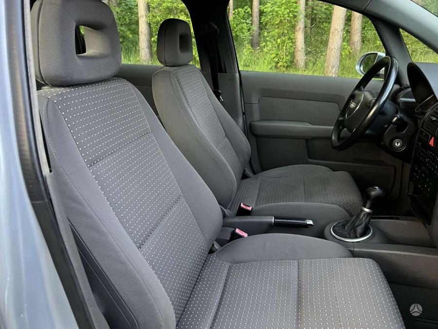 Grey Audi A2 2001 in Klaipeda, with an engine capacity of 1.40 L and mileage of 257 thousand km for 1950 €, photo 18 on AUTOMOTO.COM.LV