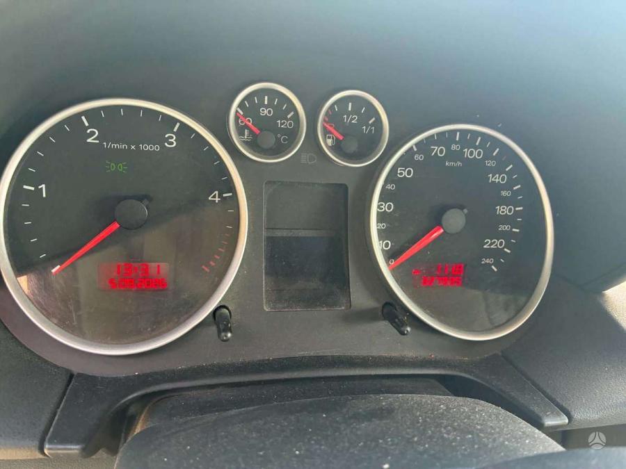 Pelēks Audi A2 2003 Jonava, ar dzinēja tilpumu 1.42 L un nobraukumu 328 tūkst. km par 1500 €, foto 4 vietnē AUTOMOTO.COM.LV