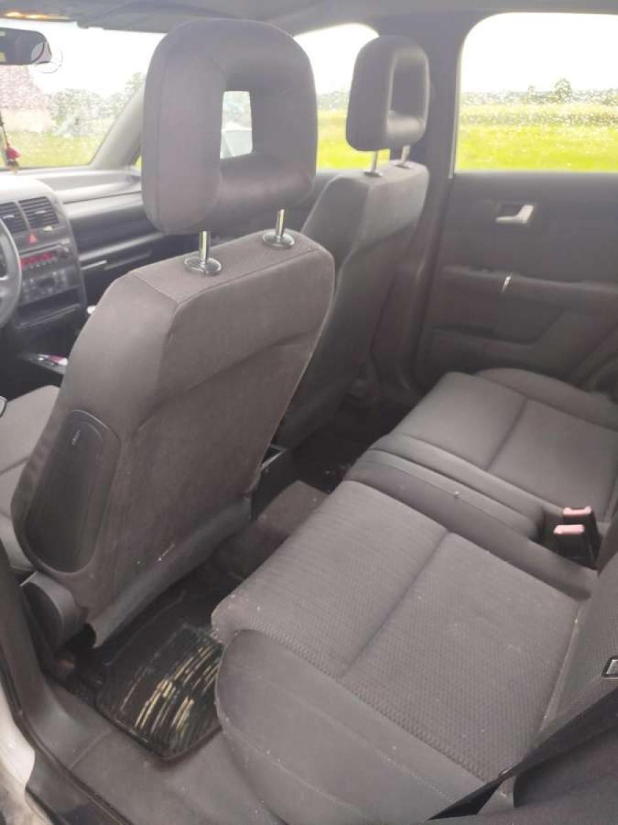 Grey Audi A2 2002 in Raseiniai, with an engine capacity of 1.42 L and mileage of 390 thousand km for 700 €, photo 6 on AUTOMOTO.COM.LV