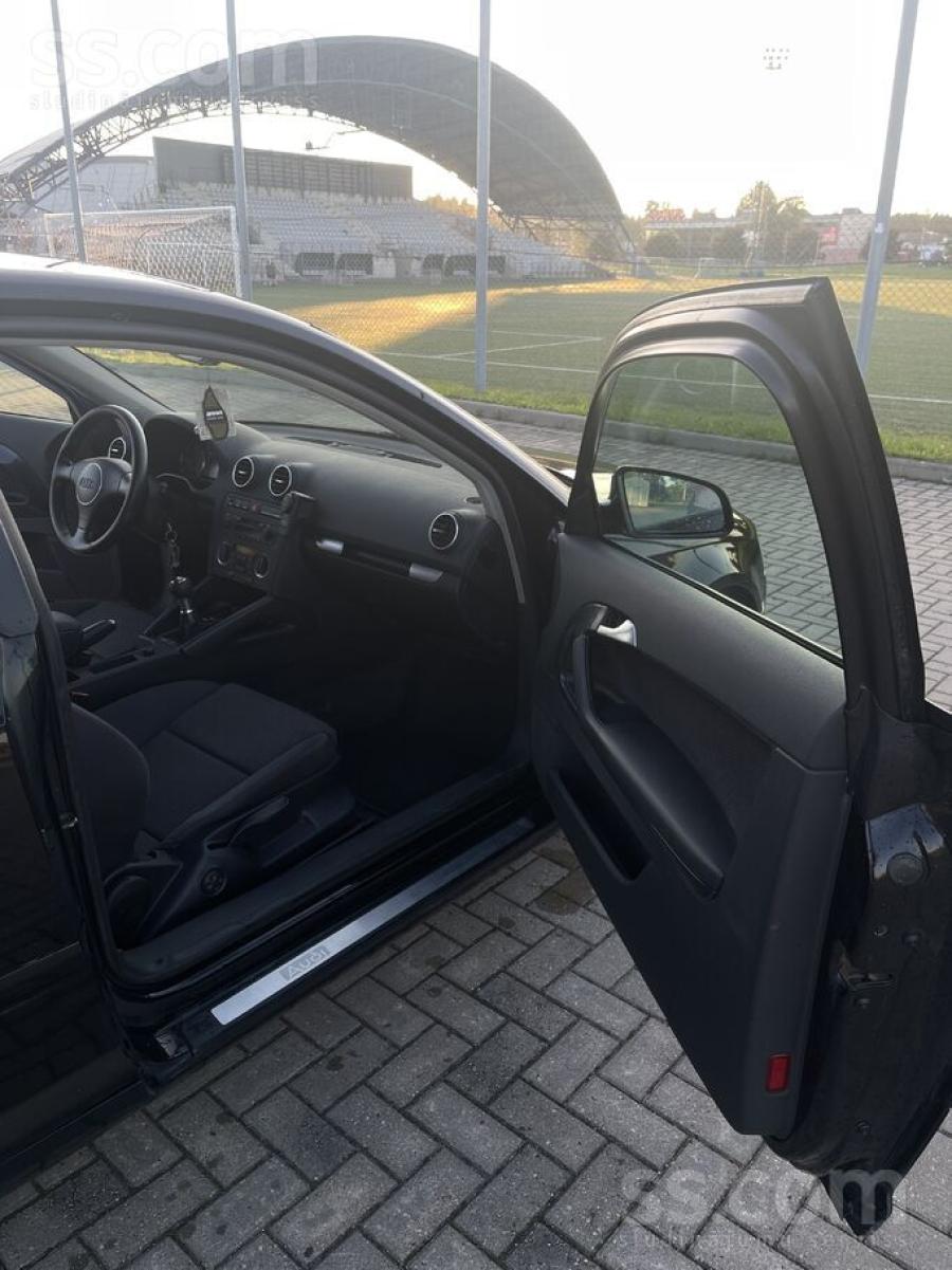 Black Audi A3 2004 in Valmiera, with an engine capacity of 2.00 L and mileage of 382 thousand km for 1500 €, photo 6 on AUTOMOTO.COM.LV