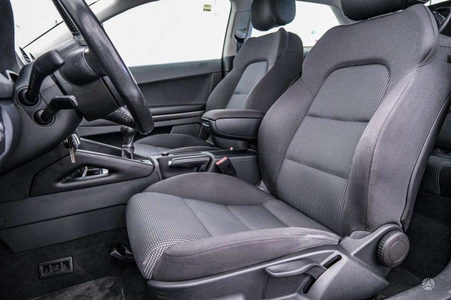 Black Audi A3 2010 in Kaunas, with an engine capacity of 1.40 L and mileage of 213 thousand km for 5890 €, photo 7 on AUTOMOTO.COM.LV