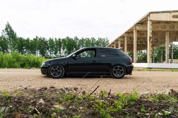 Melns Audi A3 1999 Panevēža, ar dzinēja tilpumu 1.78 L un nobraukumu 240 tūkst. km par 3400 €, foto 5 vietnē AUTOMOTO.COM.LV