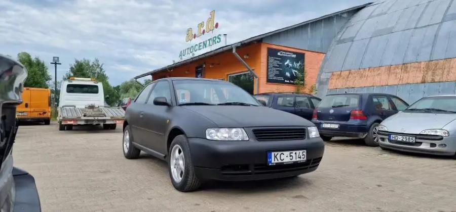 Melns Audi A3 2000 Valmiera, ar dzinēja tilpumu 1.60 L un nobraukumu 288 tūkst. km par 1450 €, foto 1 vietnē AUTOMOTO.COM.LV
