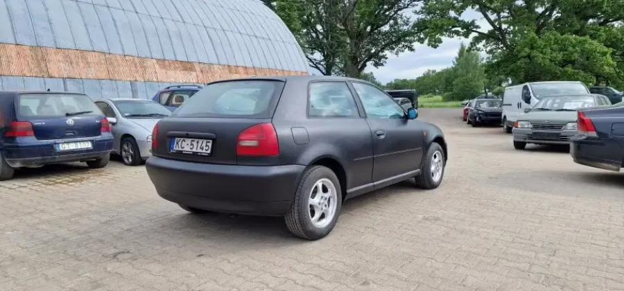 Melns Audi A3 2000 Valmiera, ar dzinēja tilpumu 1.60 L un nobraukumu 288 tūkst. km par 1450 €, foto 4 vietnē AUTOMOTO.COM.LV