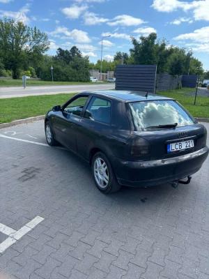 Black Audi A3 2000 in Vilnius, with an engine capacity of 1.60 L and mileage of 360 thousand km for 850 €, photo 3 on AUTOMOTO.COM.LV