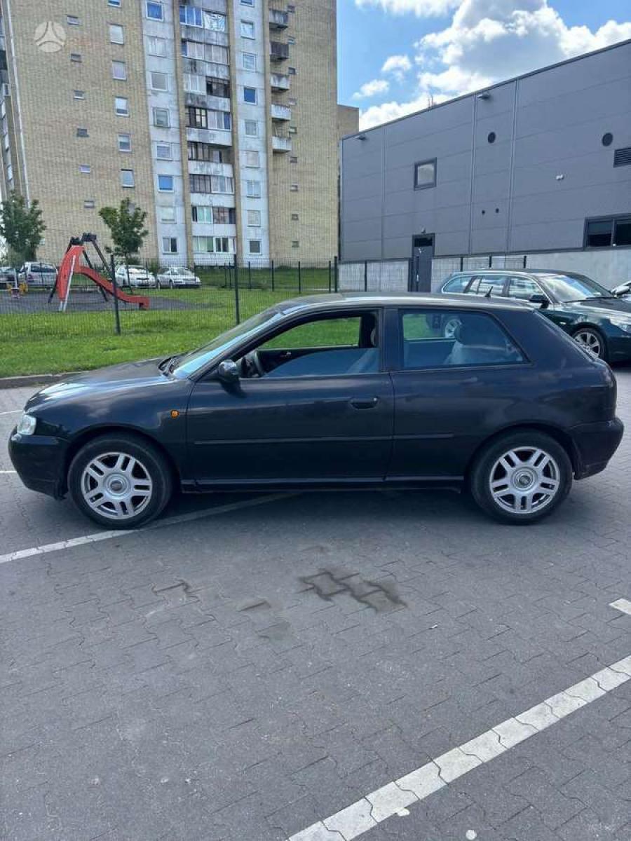 Black Audi A3 2000 in Vilnius, with an engine capacity of 1.60 L and mileage of 360 thousand km for 850 €, photo 4 on AUTOMOTO.COM.LV