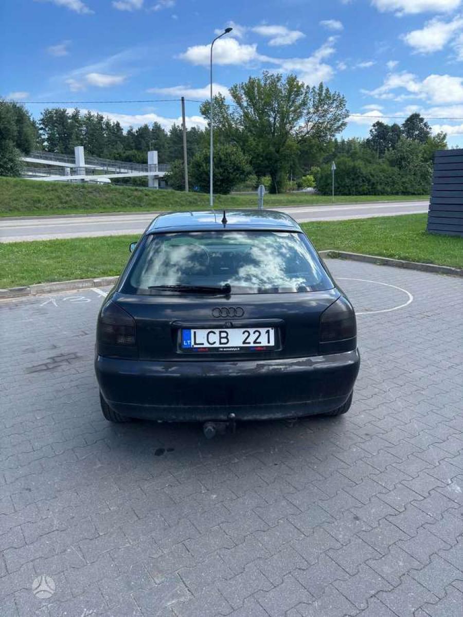 Black Audi A3 2000 in Vilnius, with an engine capacity of 1.60 L and mileage of 360 thousand km for 850 €, photo 7 on AUTOMOTO.COM.LV