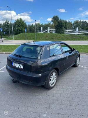 Black Audi A3 2000 in Vilnius, with an engine capacity of 1.60 L and mileage of 360 thousand km for 850 €, photo 8 on AUTOMOTO.COM.LV