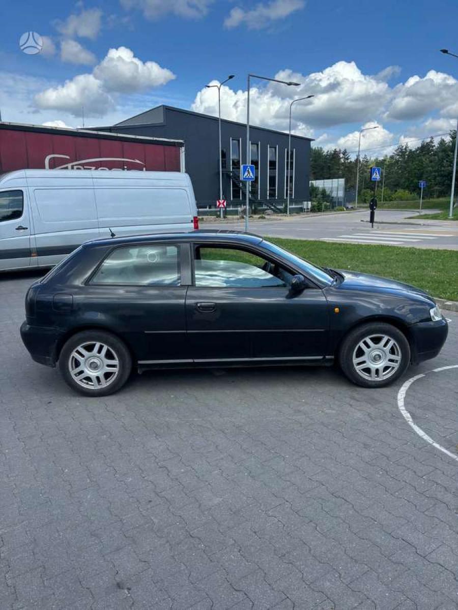 Black Audi A3 2000 in Vilnius, with an engine capacity of 1.60 L and mileage of 360 thousand km for 850 €, photo 9 on AUTOMOTO.COM.LV