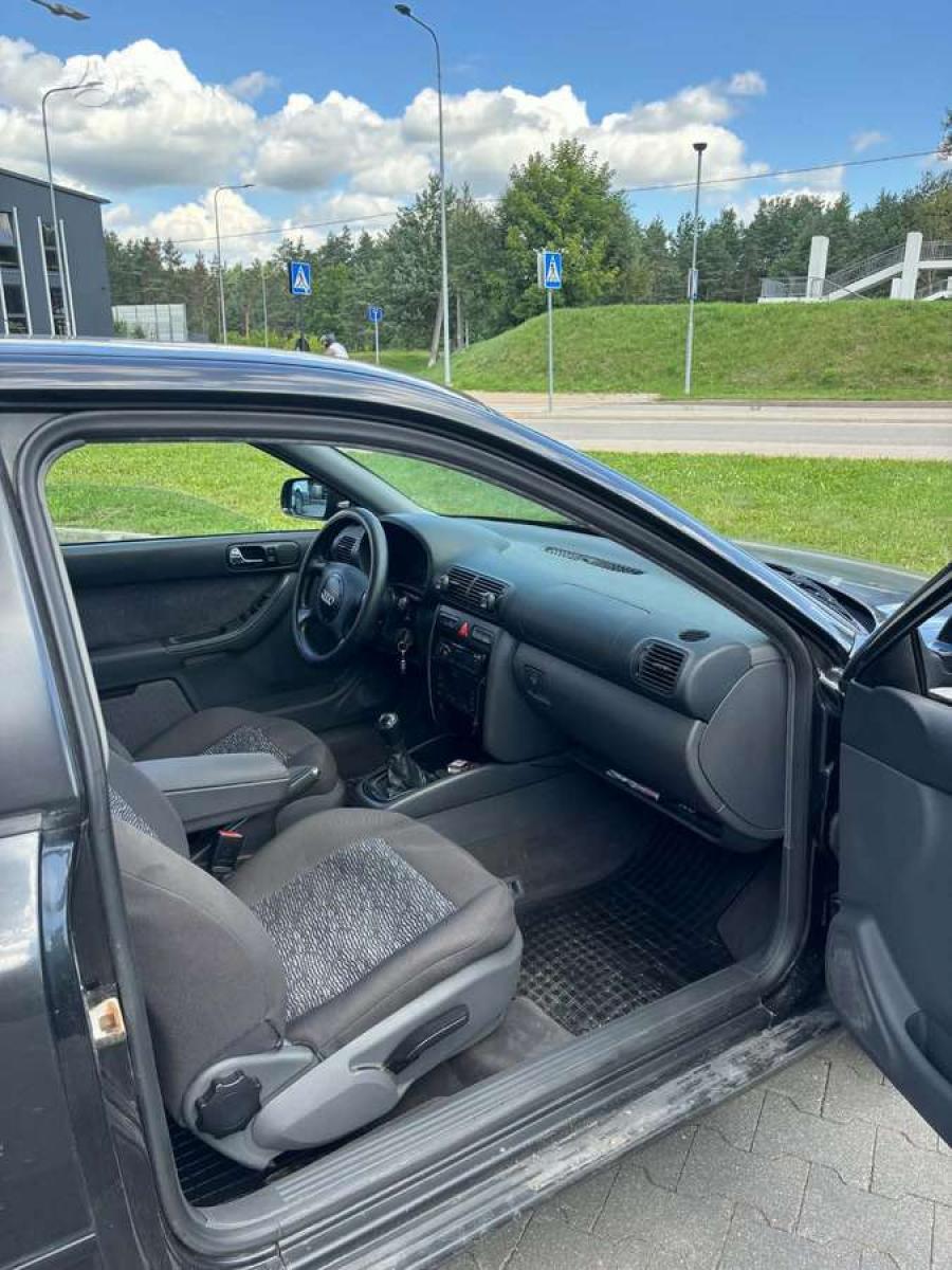 Black Audi A3 2000 in Vilnius, with an engine capacity of 1.60 L and mileage of 360 thousand km for 850 €, photo 12 on AUTOMOTO.COM.LV