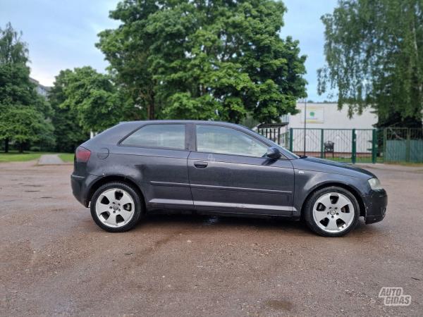 Black Audi A3 2004 in Vilnius, with an engine capacity of 2.00 L and mileage of 300 thousand km for 949 €, photo 3 on AUTOMOTO.COM.LV