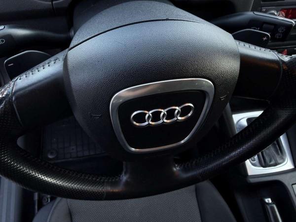 Audi A3 2005 Kauņa vietnē Melns Audi A3 2005 Kauņa, ar dzinēja tilpumu 2.00 L un nobraukumu 30 tūkst. km par 3000 €, foto 10 vietnē AUTOMOTO.COM.LV