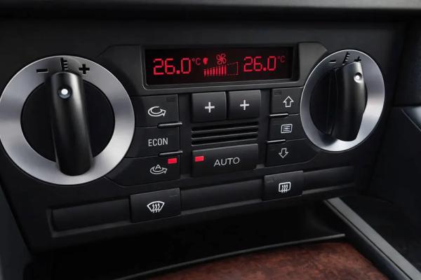 Black Audi A3 2006 in Riga, with an engine capacity of 1.90 L and mileage of 340 thousand km for 2490 €, photo 10 on AUTOMOTO.COM.LV
