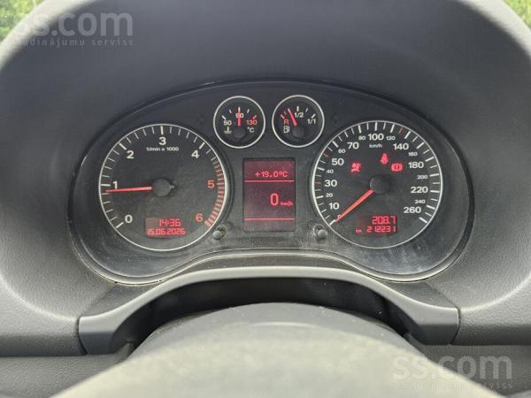 Black Audi A3 2008 in Riga, with an engine capacity of 2.00 L and mileage of 212 thousand km for 1900 €, photo 3 on AUTOMOTO.COM.LV