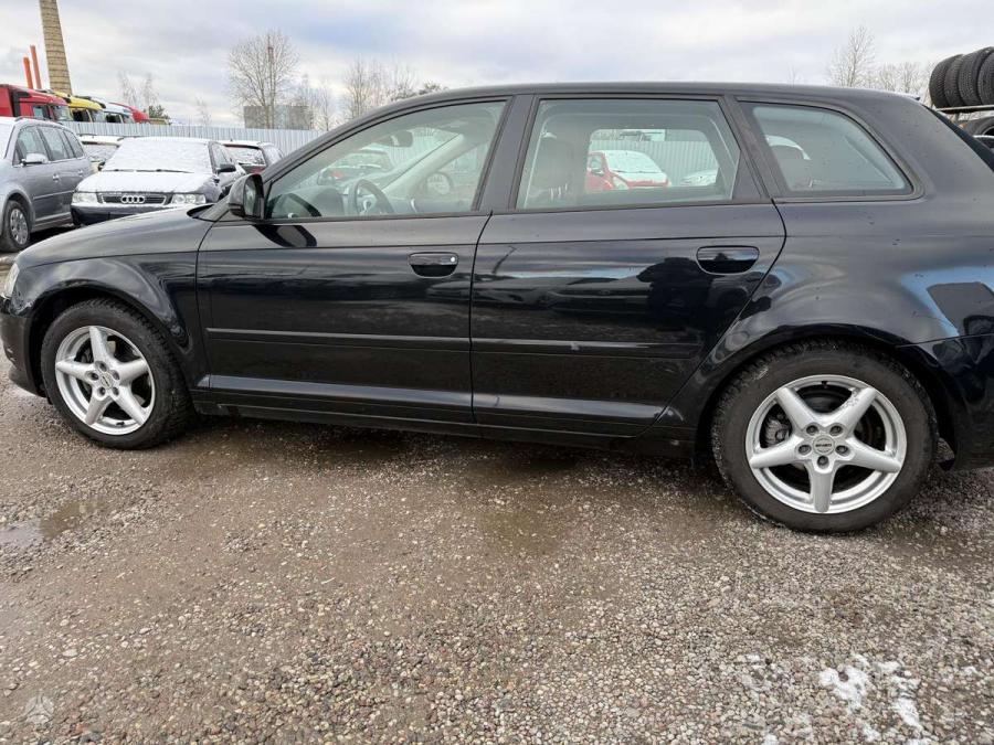 Black Audi A3 2009 in Jurbarkas, with an engine capacity of 1.97 L and mileage of 294 thousand km for 3999 €, photo 9 on AUTOMOTO.COM.LV