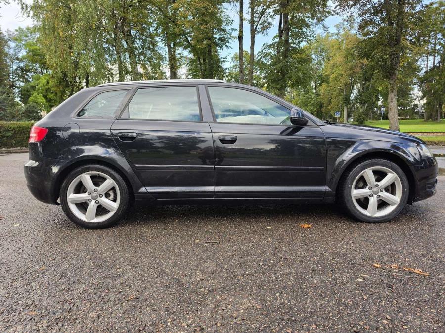 Black Audi A3 2009 in Ukmerge, with an engine capacity of 1.97 L and mileage of 385 thousand km for 3900 €, photo 6 on AUTOMOTO.COM.LV