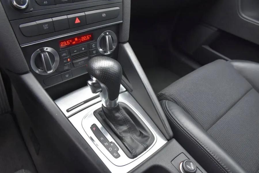 Black Audi A3 2010 in Marupe, with an engine capacity of 2.00 L and mileage of 191 thousand km for 4550 €, photo 9 on AUTOMOTO.COM.LV