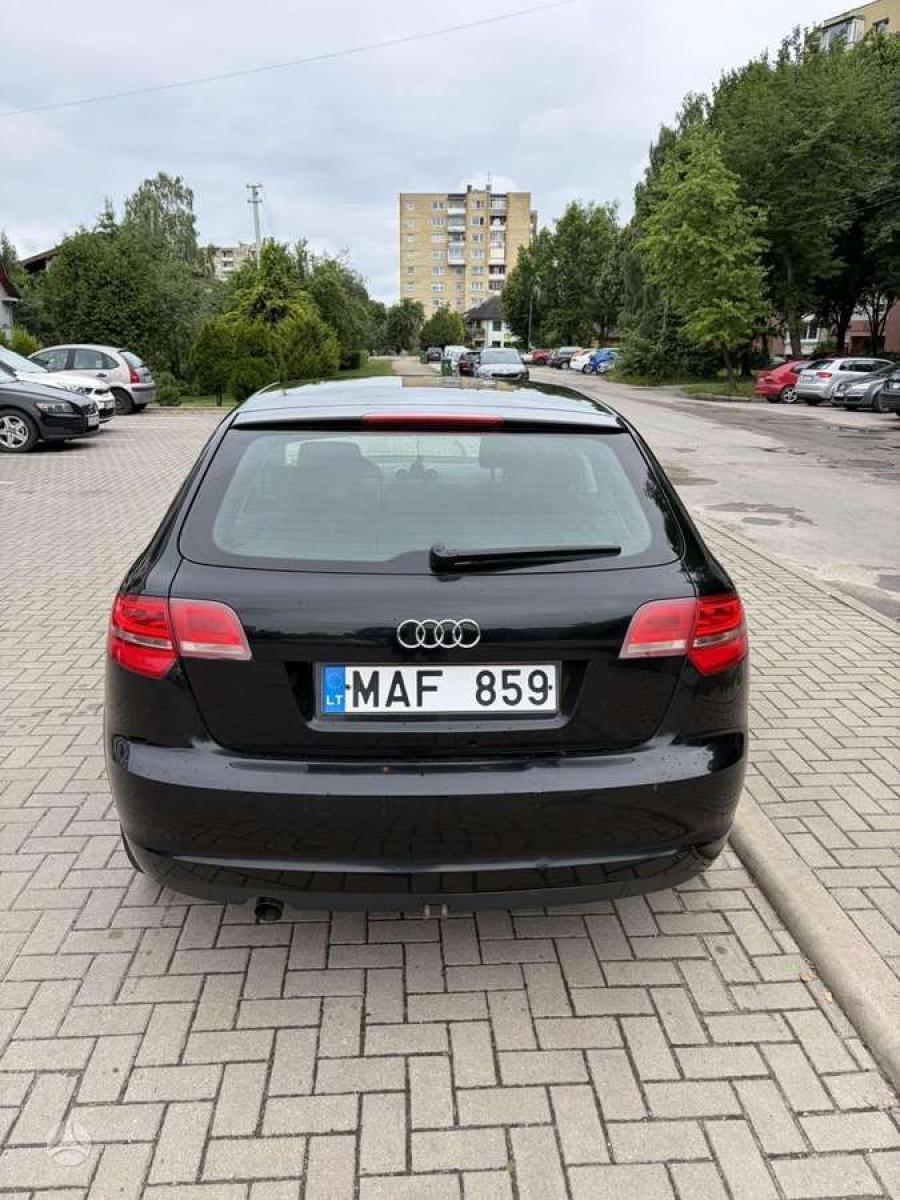 Black Audi A3 2010 in Kaunas, with an engine capacity of 1.60 L and mileage of 219 thousand km for 2400 €, photo 4 on AUTOMOTO.COM.LV
