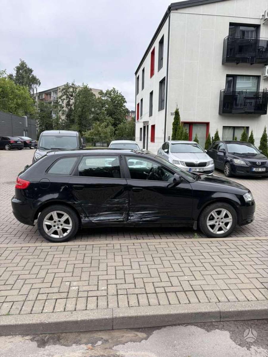 Black Audi A3 2010 in Kaunas, with an engine capacity of 1.60 L and mileage of 219 thousand km for 2400 €, photo 10 on AUTOMOTO.COM.LV