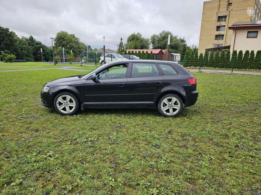Black Audi A3 2010 in Kaunas, with an engine capacity of 1.60 L and mileage of 380 thousand km for 3500 €, photo 9 on AUTOMOTO.COM.LV